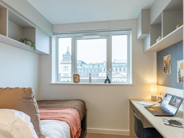 Studio to rent on Talbot Square, London