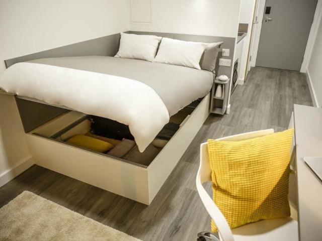 Studio to rent on Thurston Road, London