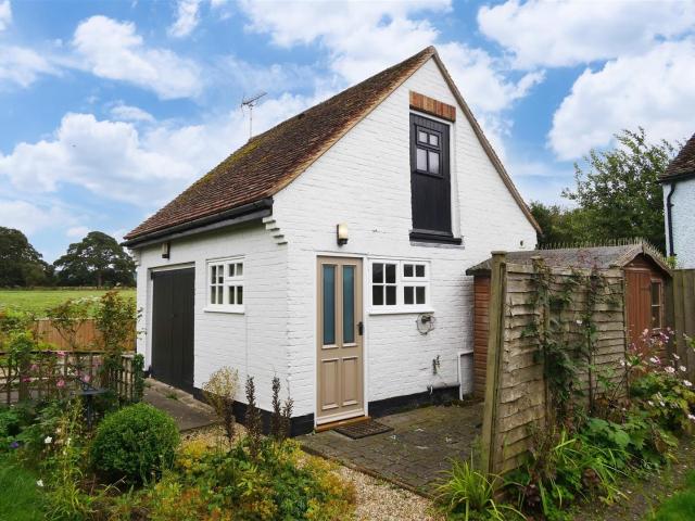 studio for rent in The Goggs, Watlington