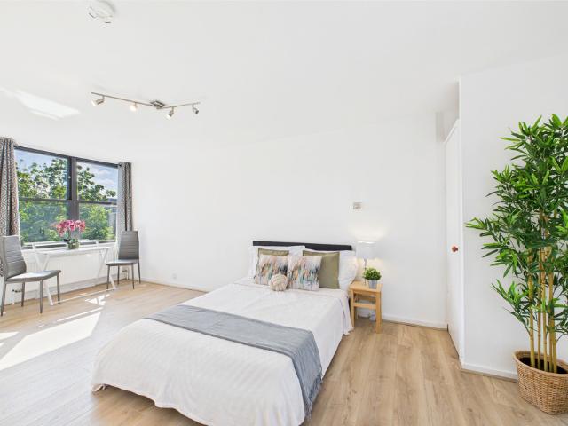 studio for rent in Thorndike House, 35 Vauxhall Bridge Road, Pimlico, London, SW1V