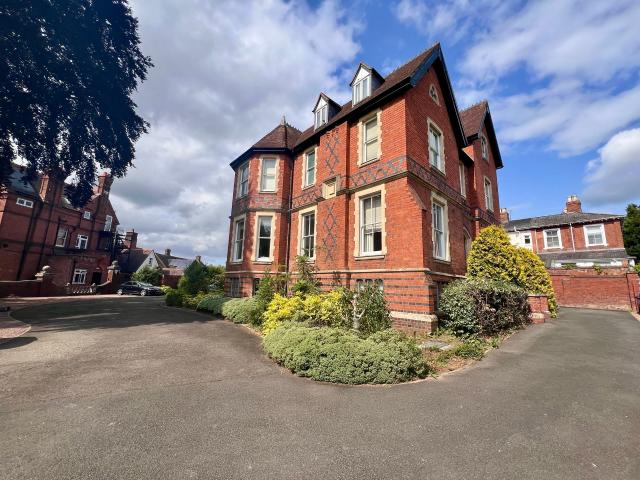 studio for rent in Tredennyke House, Barbourne Terrace.