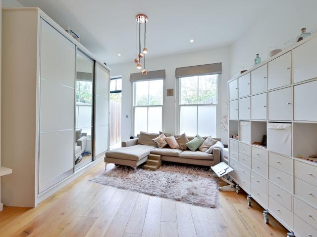 Studio for Rent in Upper Richmond Road | Foxtons
