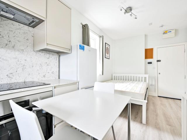 Studio for Rent in Uxbridge Road | Foxtons