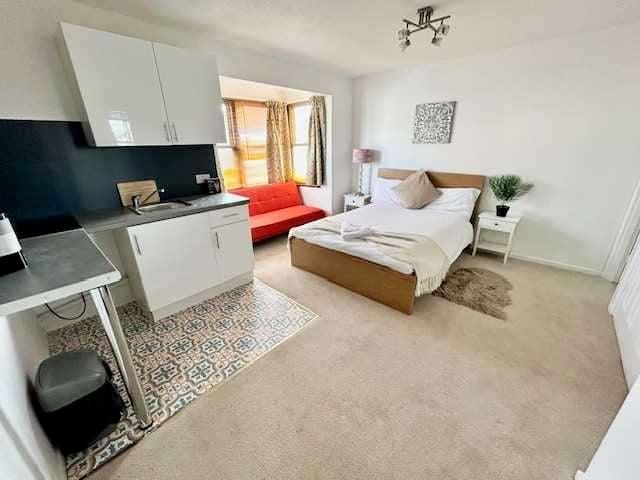 Studio Flat