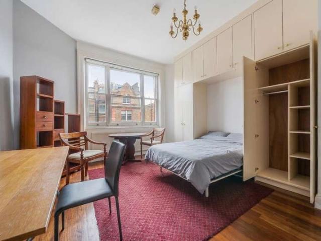 Studio Flat