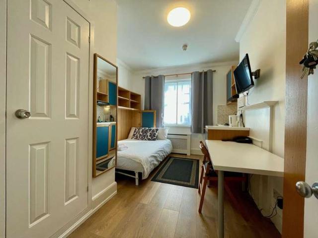 Studio Flat