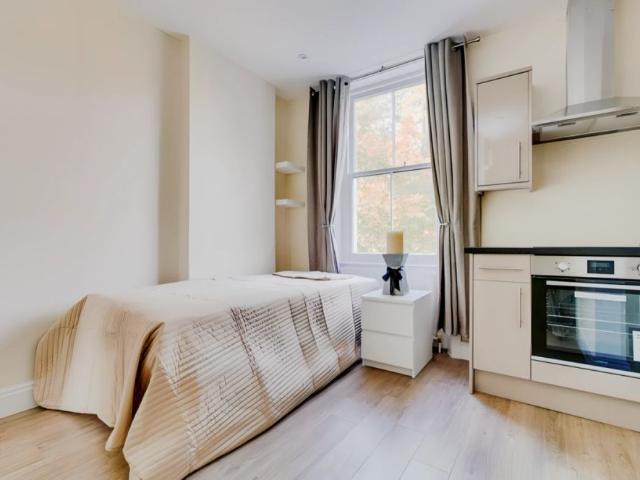 Studio, Flat 58, 22