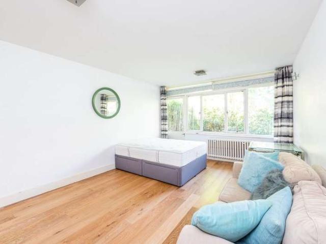 Studio Flat