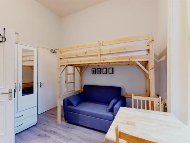 Studio, Flat 5, 66