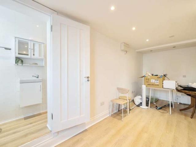 Studio Flat