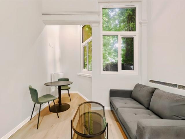 Studio, Flat 6, 17