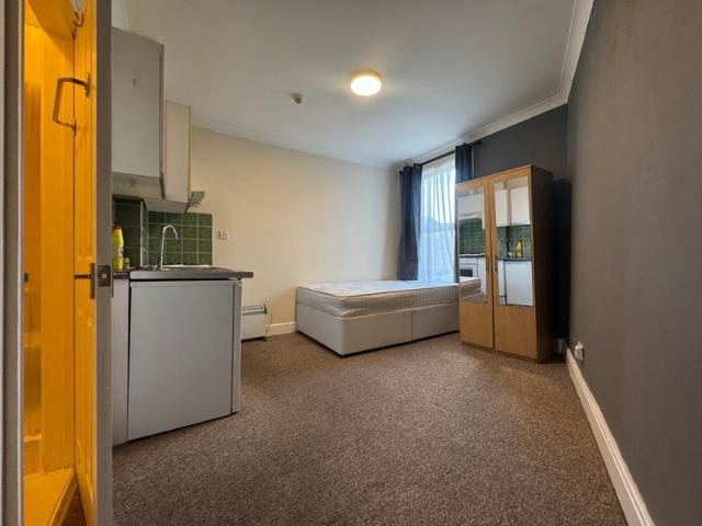 Studio Flat 71 High Road Willesden Green NW10 2SU