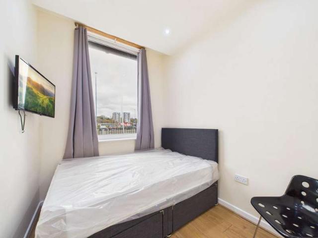 20 Bedroom Studio Flat