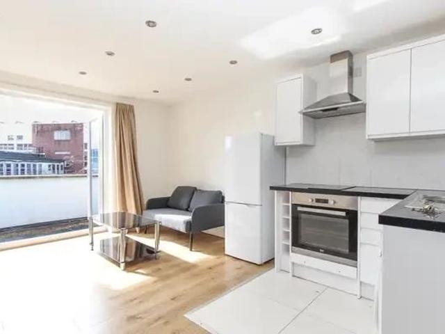 Studio, Flat 7, 149
