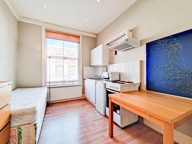Studio Flat