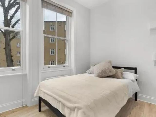 Studio, Flat 9, 1