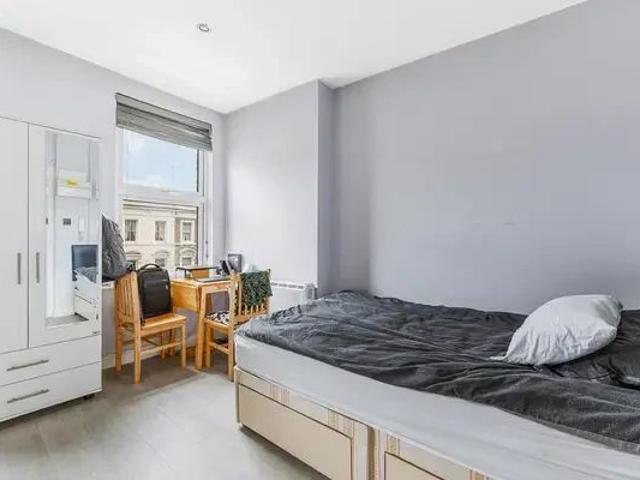 Studio, Flat 9, 66
