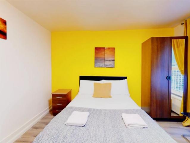 Studio, Flat 13, 4