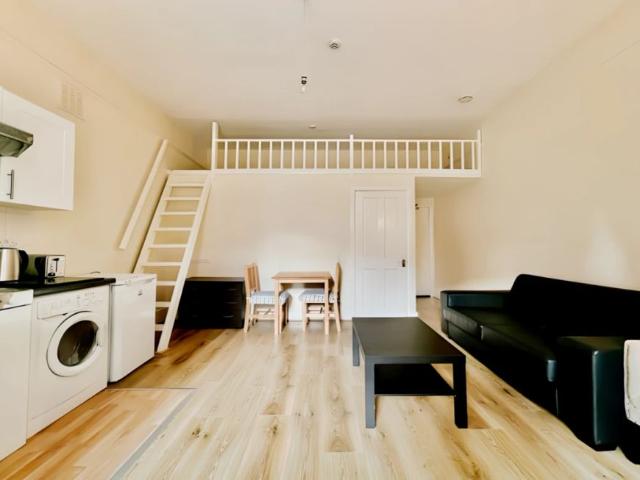 Studio, Flat 11 Cromwell House, 149