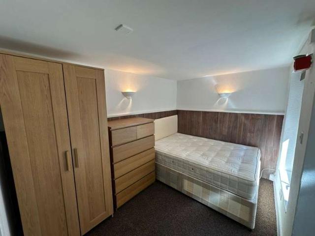 Studio Flat
