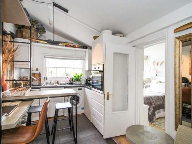 Studio Flat