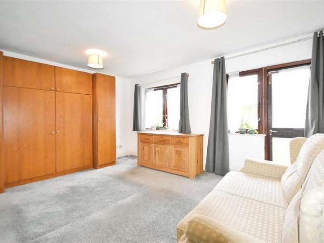 Studio Flat