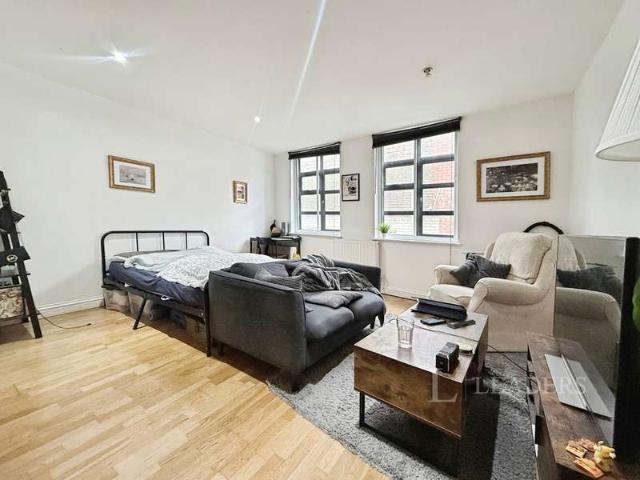 Studio Flat