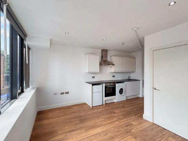 Studio Flat 28, Elmgrove Road, Harrow, HA1