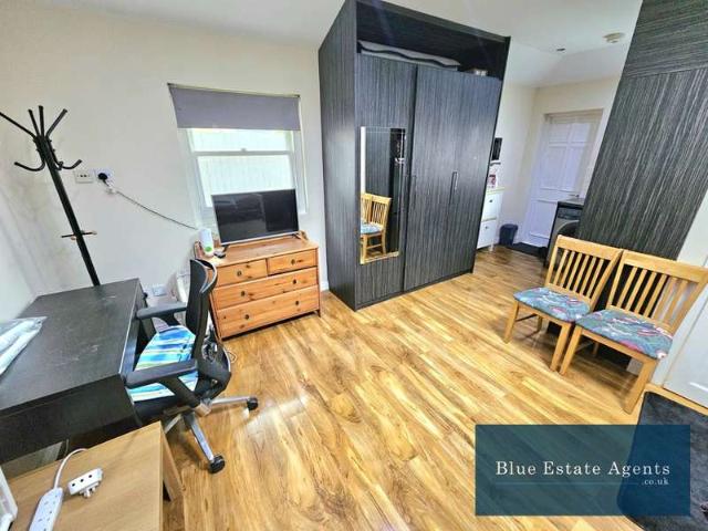 Studio Flat