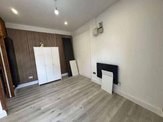 Studio Flat
