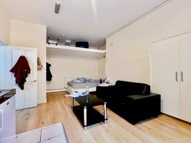 Studio, Flat 3, 149