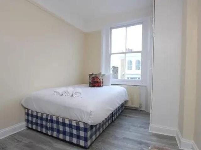 Studio, Flat 3, 6