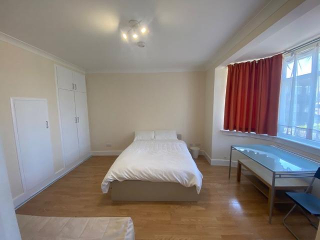 Studio Flat, Tanfield Avenue, NW2
