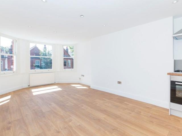 Studio Flat, Thornlaw Road, SE27