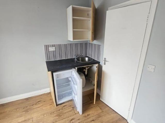 Studio Flat, The Avenue, N17