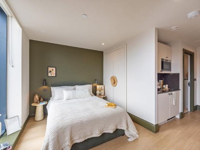 Studio Flat, The James, S1