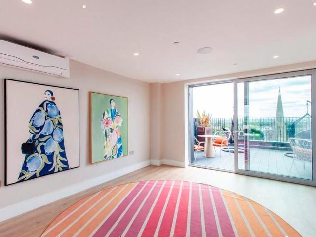 Studio Flat, The Mall, W5