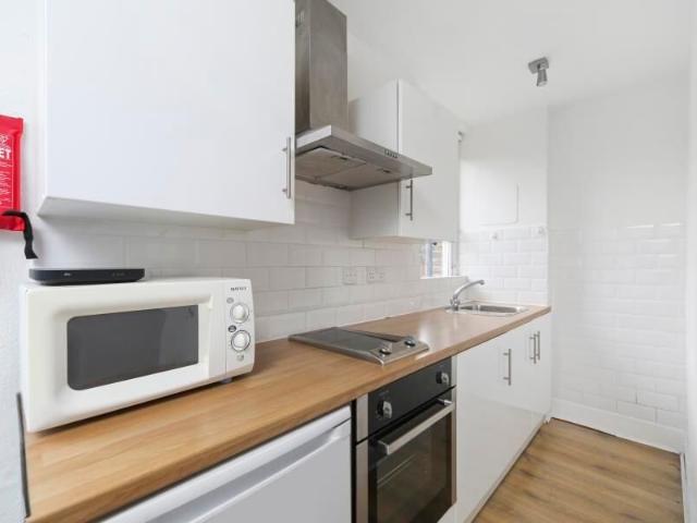 Studio Flat To Let