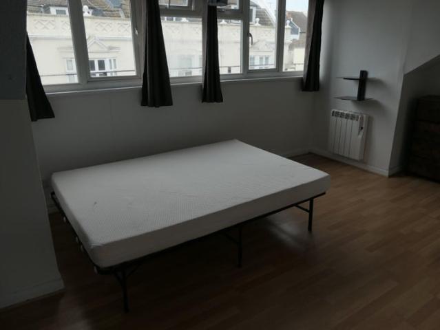 Studio Flat to Let