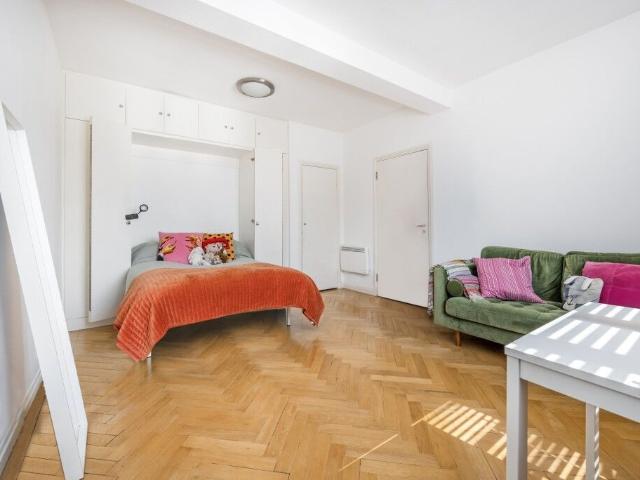 Studio Flat To Let