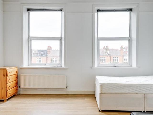 Studio Flat To Let