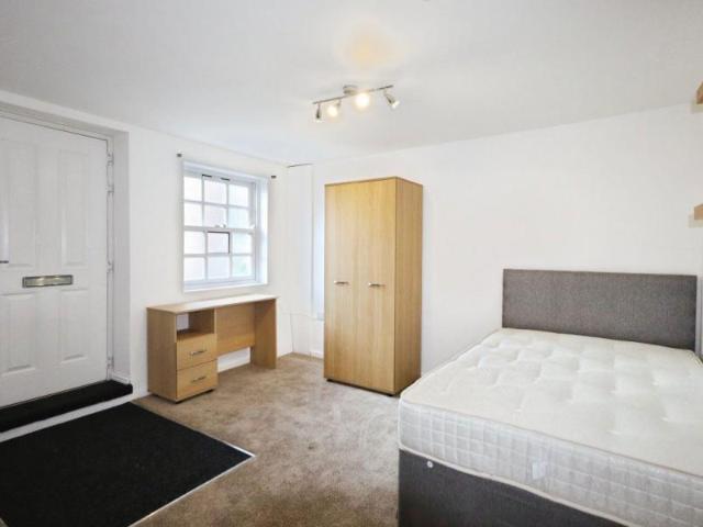 Studio flat To Let