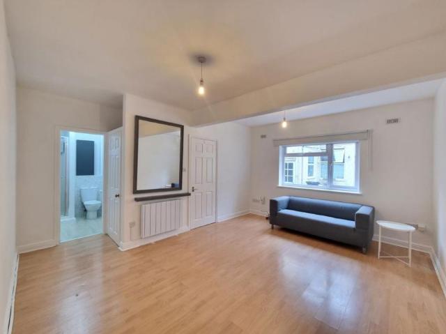 Studio flat To Let