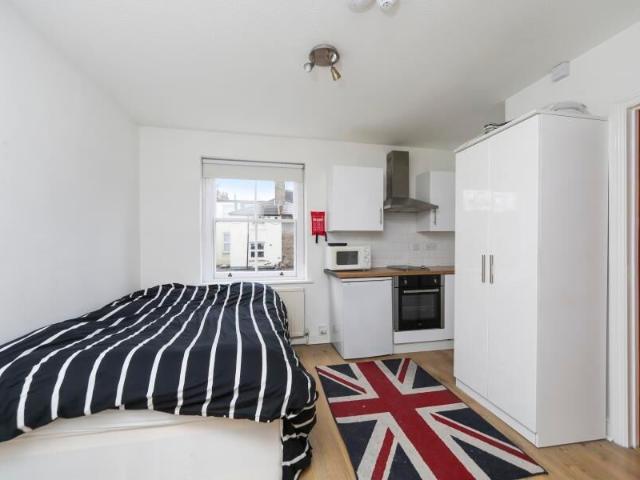 Studio Flat To Let
