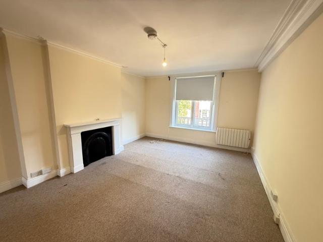 Studio Flat to Let High Street CroydonCR0 Inc Bill