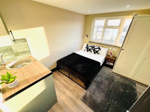 Studio Flat to Let in Edmonton