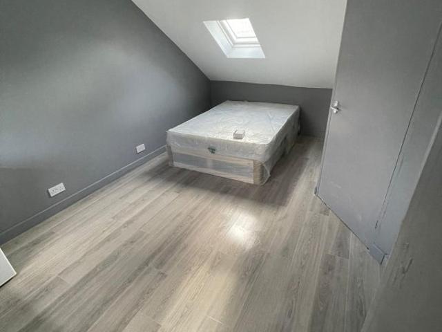Studio Flat To Let in London, Harrow HA3 7SY