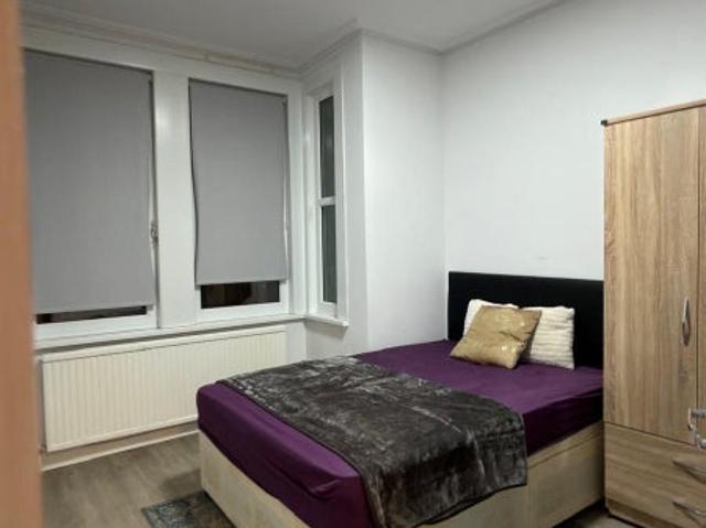 Studio Flat to Let in Willesden Green