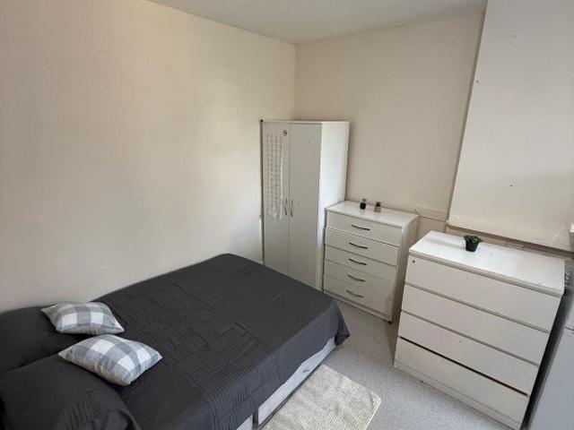 ✨ Studio Flat to Let in Willesden