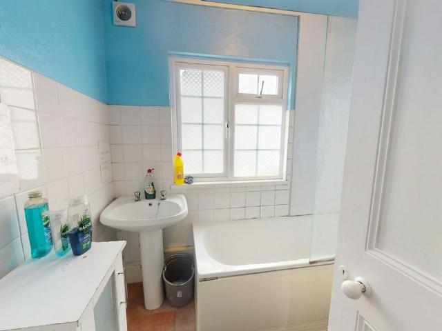 Studio flat to rent on